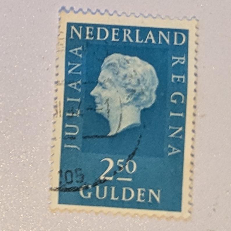 Nederland Queen Juliana, green, used - The Craftshops Mall